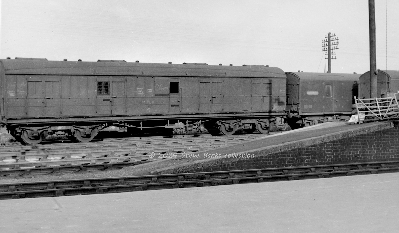 Ex-GNR bogie milk van - Steve Banks