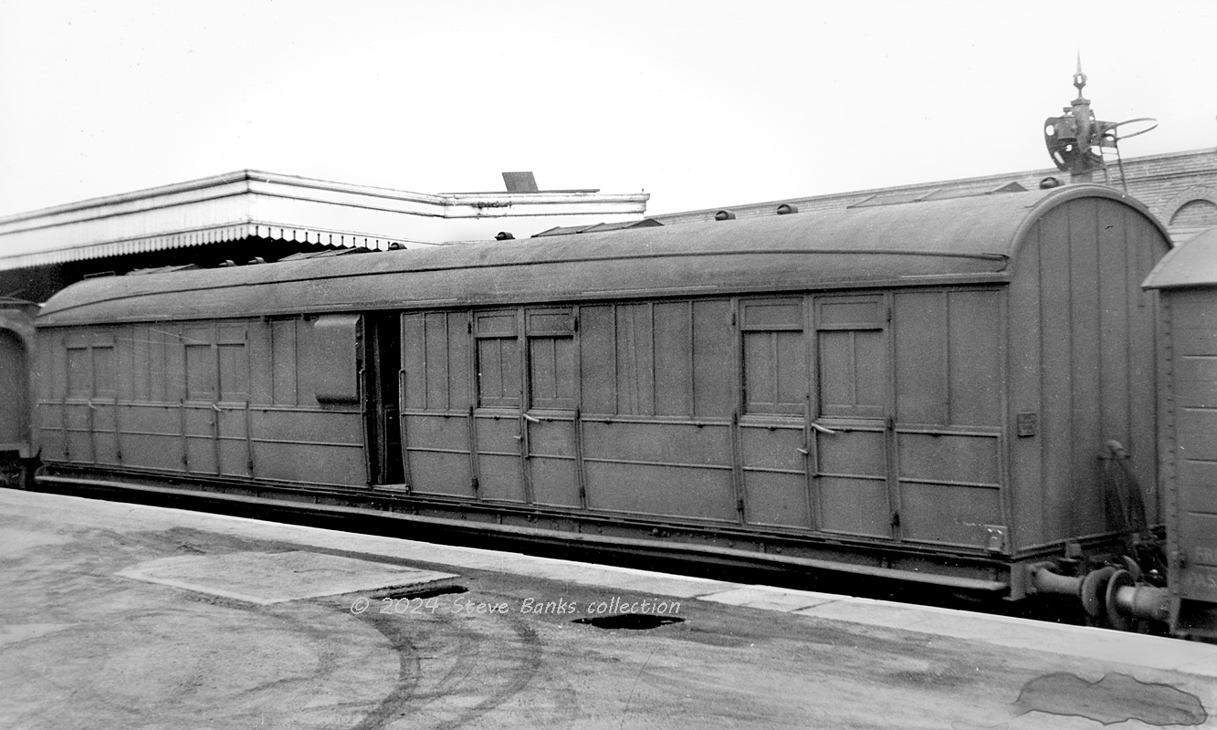 Ex-GNR bogie milk van - Steve Banks